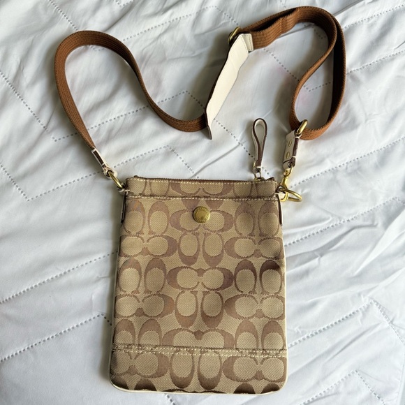 Coach | Bags | Coach Signature Crossbody Swingpack Classic Khaki And ...